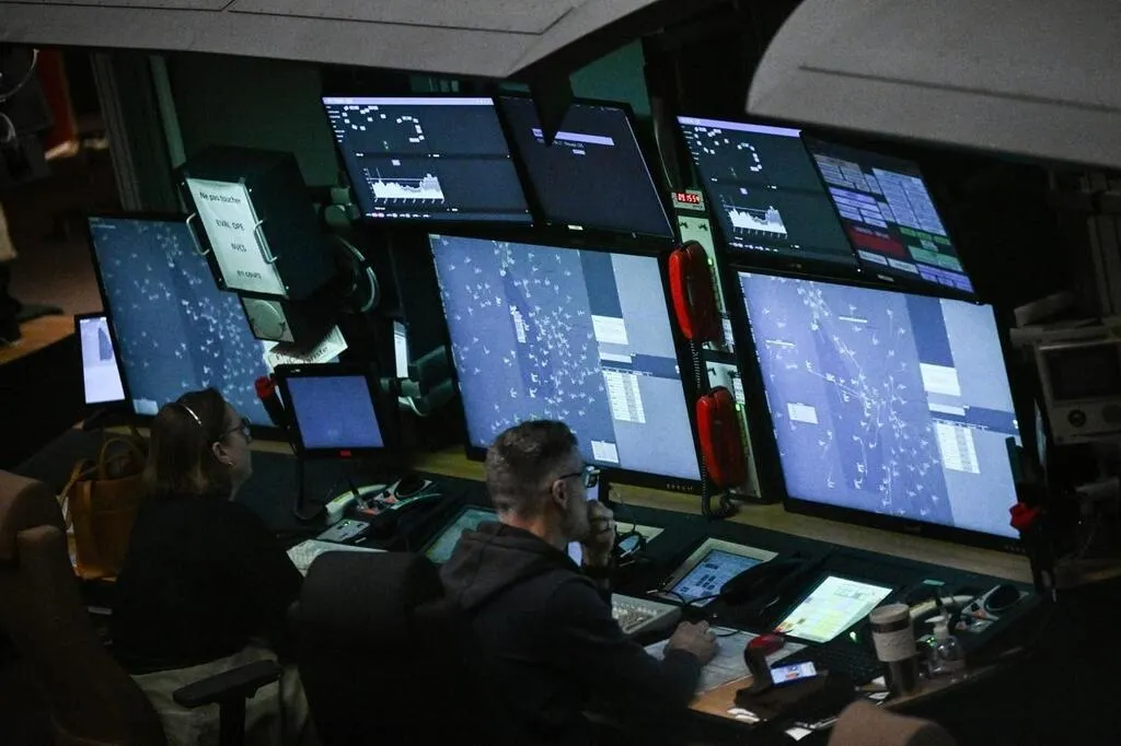 « Air France 83 papa alpha, j’écoute » : immersion avec les contrôleurs ...