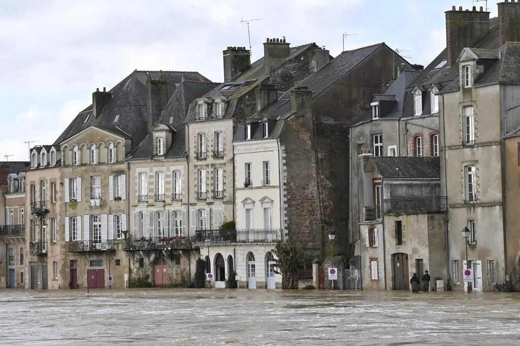 « Nous sommes à la porte du pic de crue » : à Redon, l’eau monte moins ...