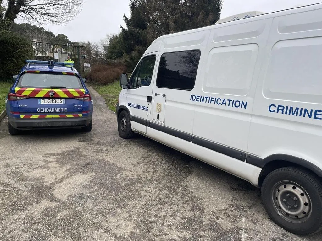 La tombe de Jean-Marie Le Pen a été vandalisée au cimetière de La Trinité-sur-Mer - La Seyne ...