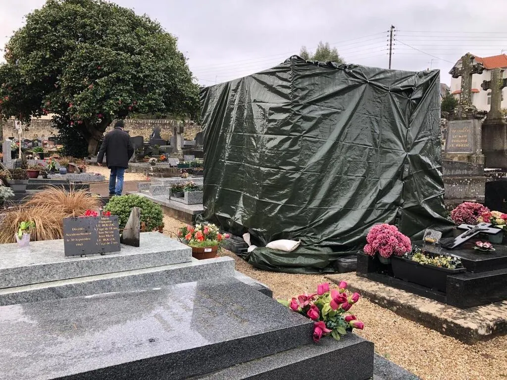 « C’était sûr » : après la dégradation de la tombe de Jean-Marie Le Pen, les Trinitains - Caen ...