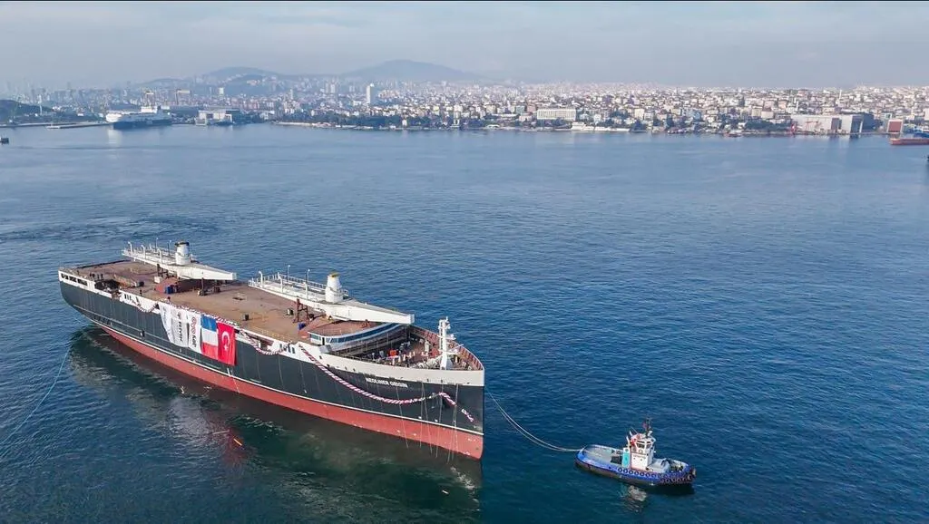 Le cargo à voile de la start-up nantaise Neoline a touché l’eau en ...