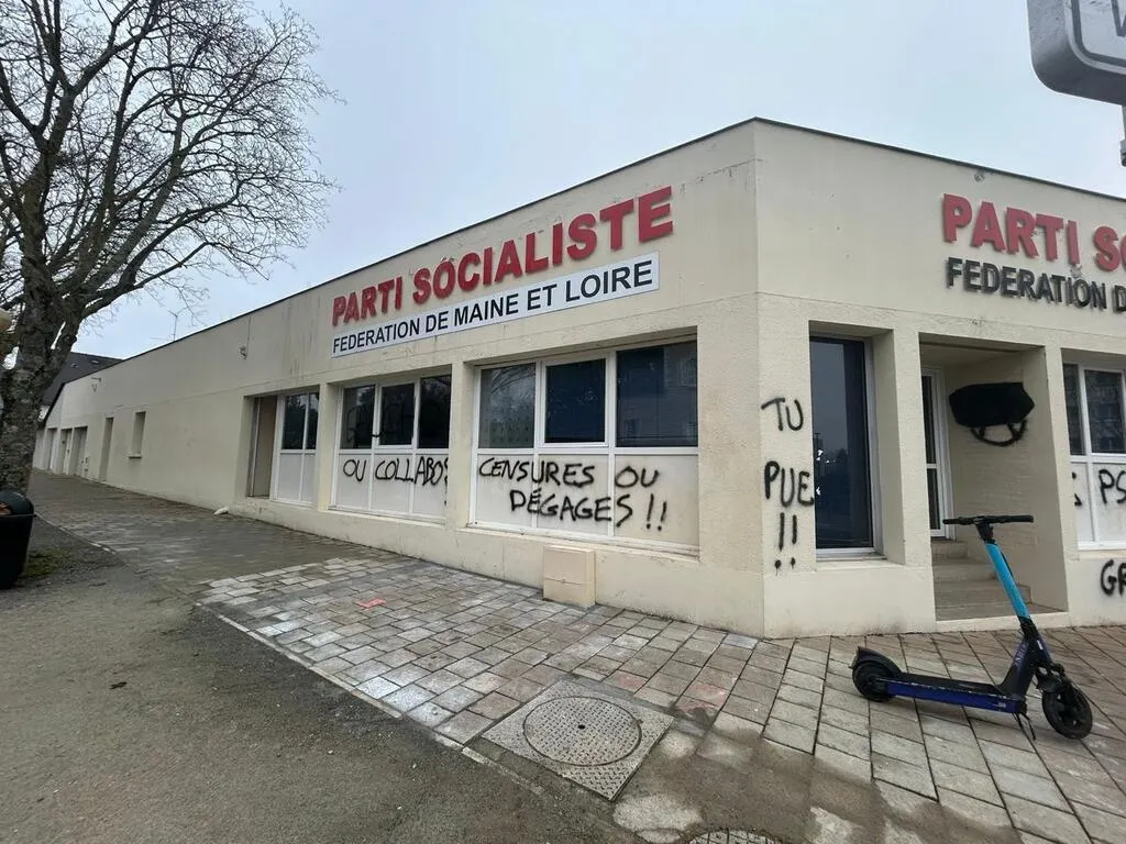 « Une atteinte à la République » : à Angers, les locaux du Parti ...