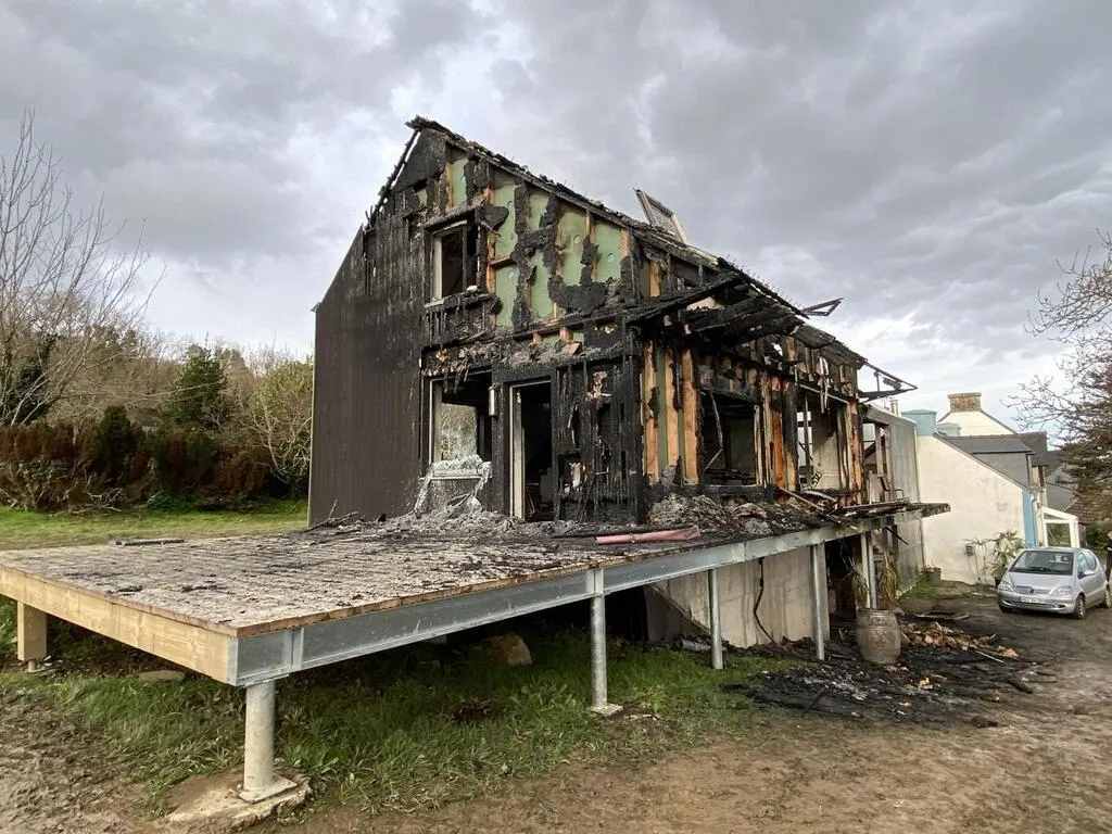 « Le projet d’une vie en cendres » : une maison détruite par un ...