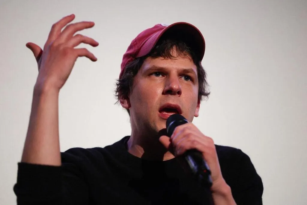 Pour l’acteur Jesse Einseberg, le patron de Meta Mark Zuckerberg est un ...