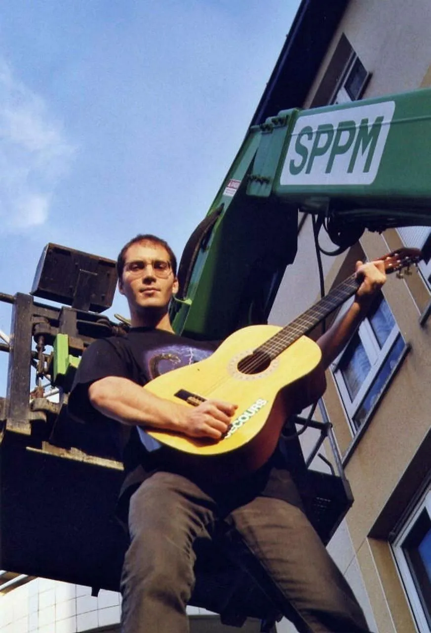 Le film sur le chanteur Jean-Luc Le Ténia projeté au Mans . Cinéma - Le ...