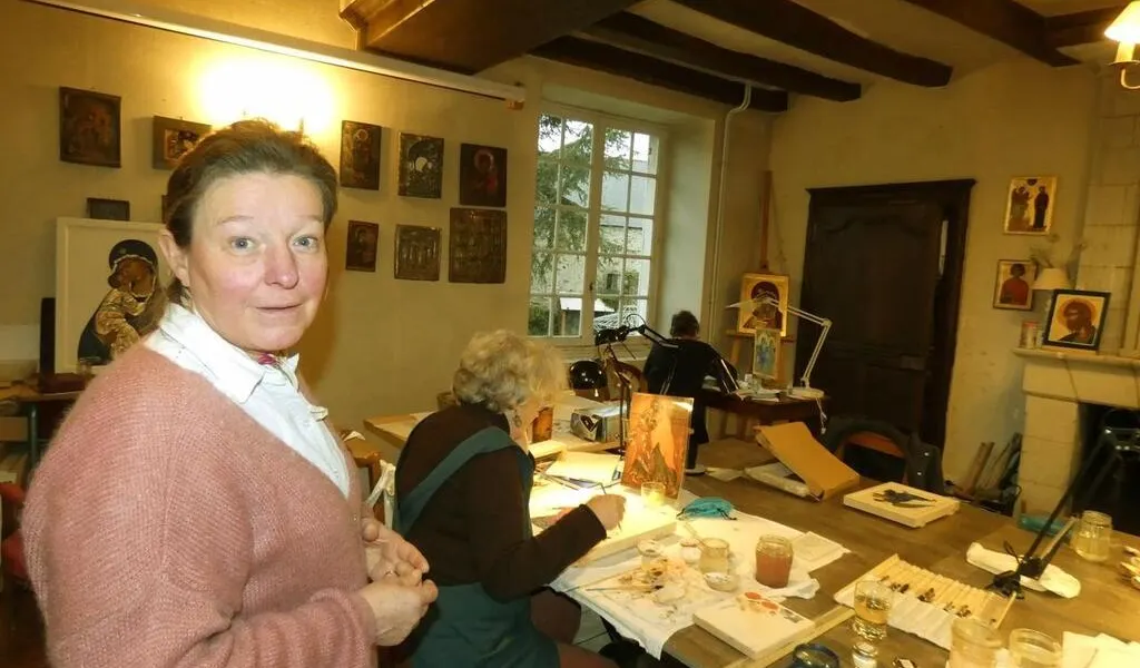 « C’est une action très spirituelle », Anne Arnauld peint des icônes ...