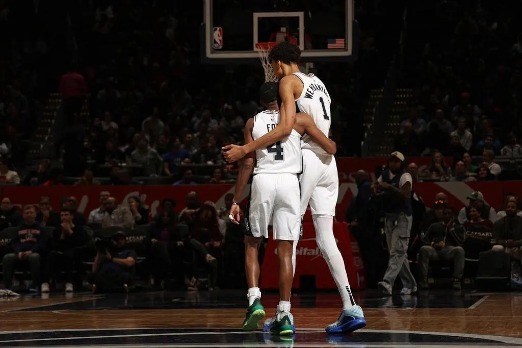 VIDÉO. NBA : En cumulant 61 points, Wembanyama et Fox permettent aux Spurs de dominer les ...