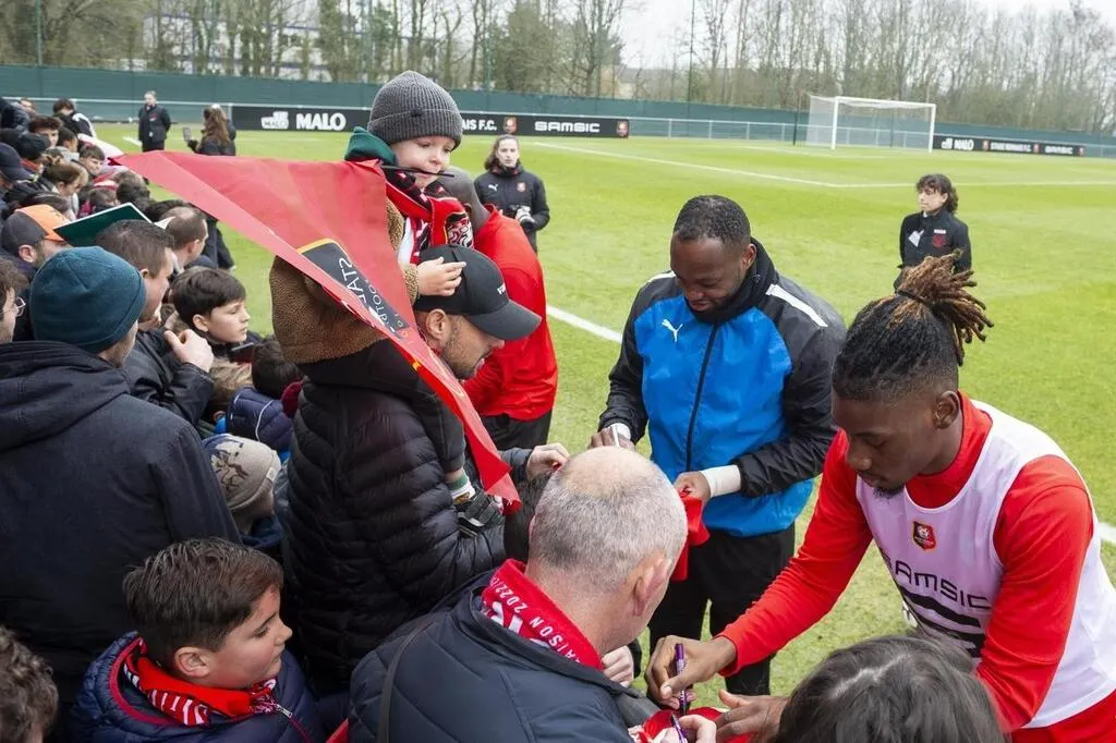 EN IMAGES. À l’entraînement, les joueurs du Stade Rennais font le ...