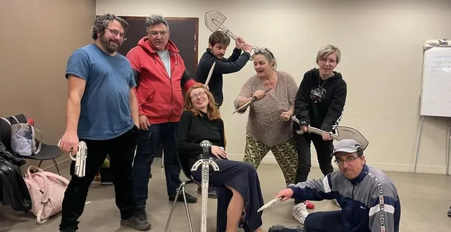 « Ça me fait un bien fou » : pour ces demandeurs d’emploi, le théâtre ...