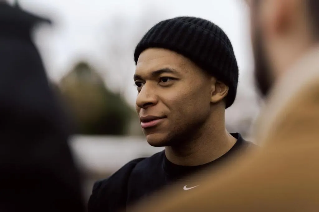 RÉCIT. La journée de Kylian Mbappé, arrivé en jet depuis Madrid, au ...