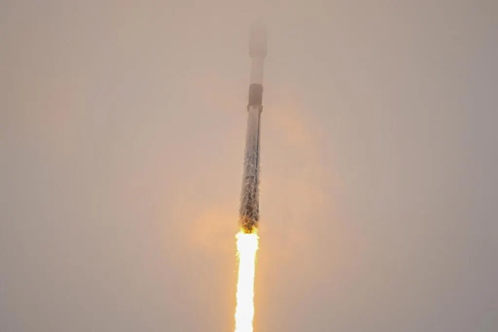 Des débris d’une fusée Falcon 9 de SpaceX découverts en Pologne - Tours ...