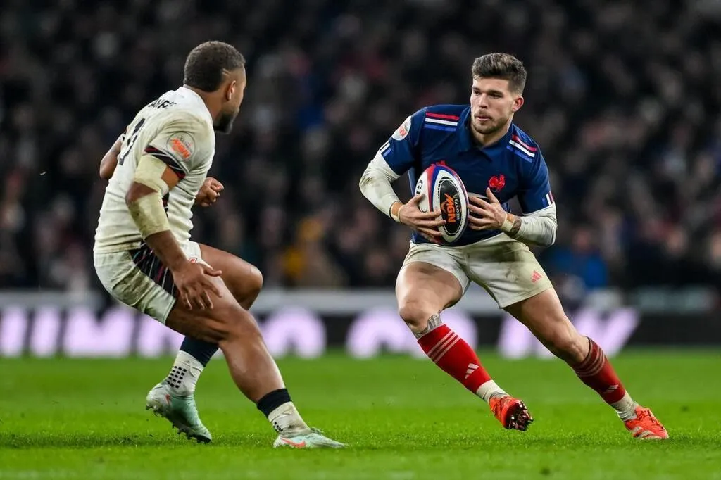XV de France. « Il faut s’accrocher » : Matthieu Jalibert réagit à sa ...