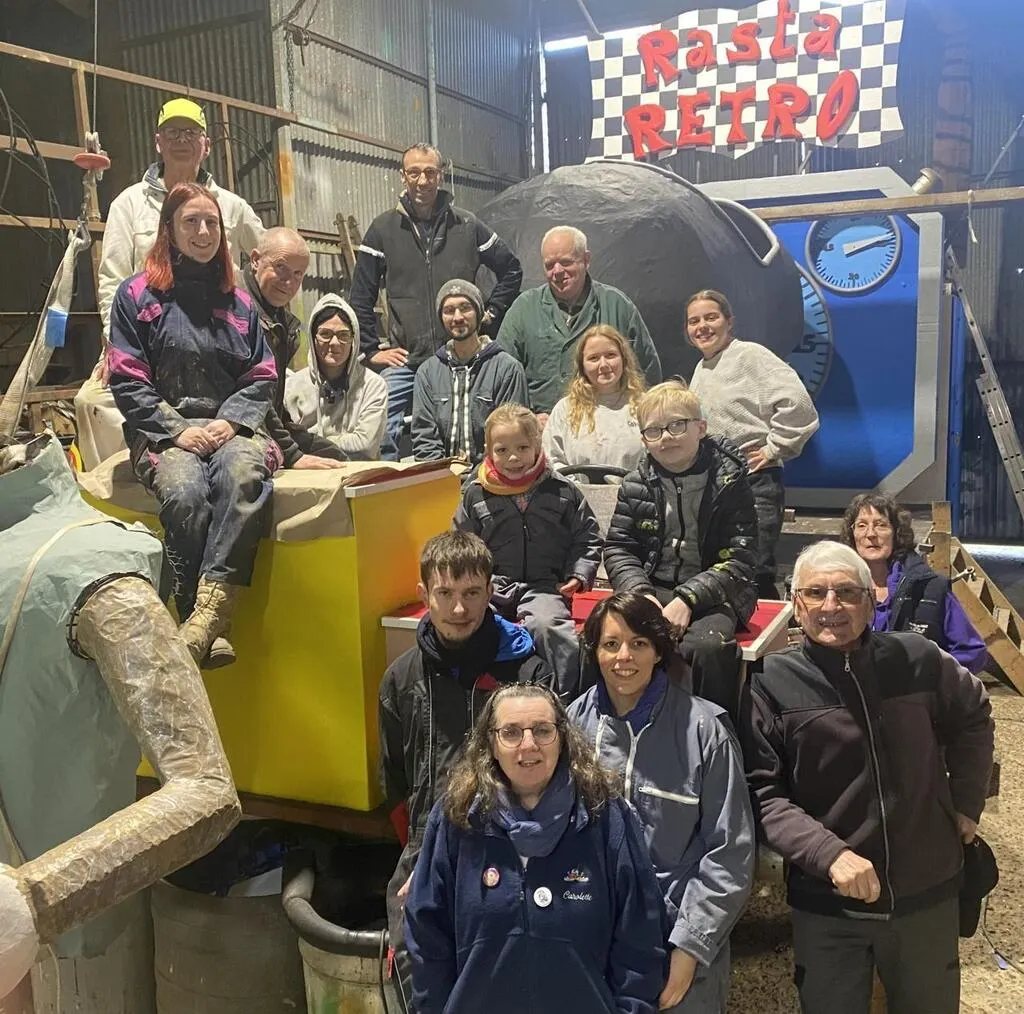 Trois bobsleighs et des rastas. Pour le carnaval de Cholet, leur char ...