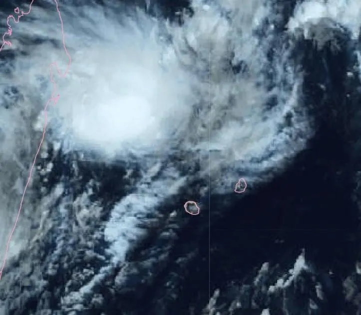 Tempête Garance : La Réunion placée en alerte rouge à partir de demain ...