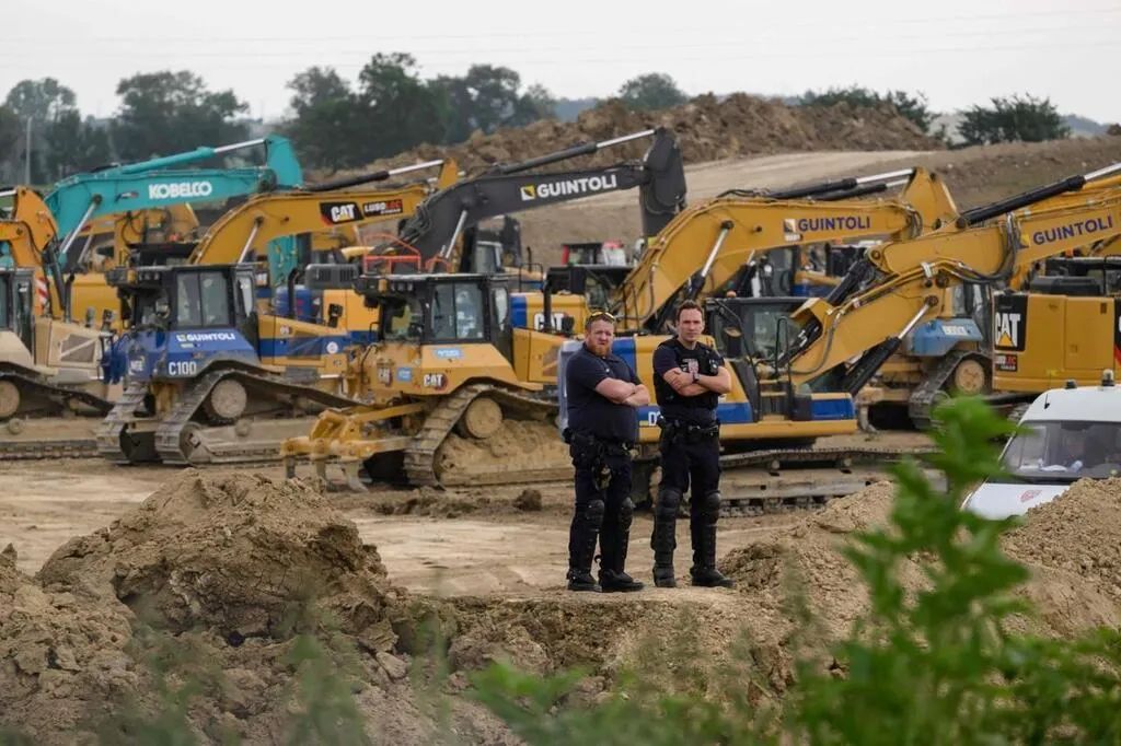 « Deux visions du monde s’affrontent »: l’avenir de l’autoroute A69 ...