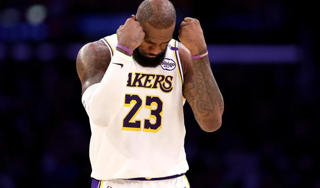 VIDÉO. LeBron James franchit le cap des 50 000 points en NBA après la victoire des Lakers . - Le ...