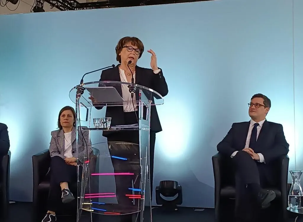 Martine Aubry dresse son bilan à la mairie de Lille - Golfe de Saint ...