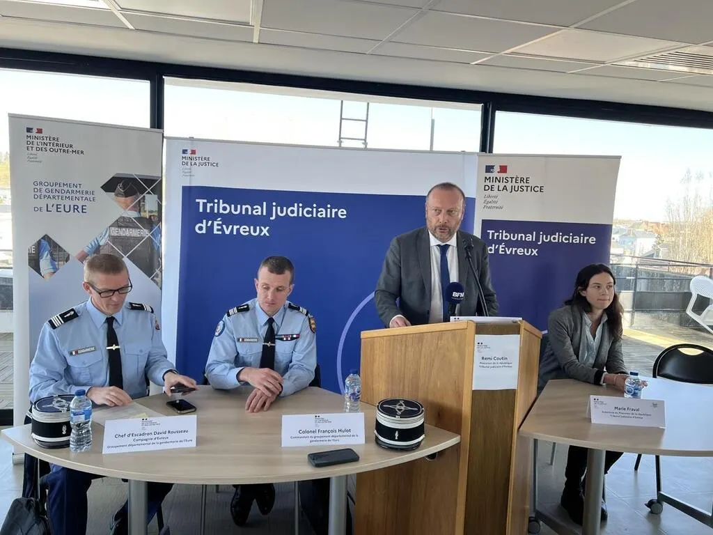 « Les gens sont sous le choc »: le corps de leur maire retrouvé enterré ...