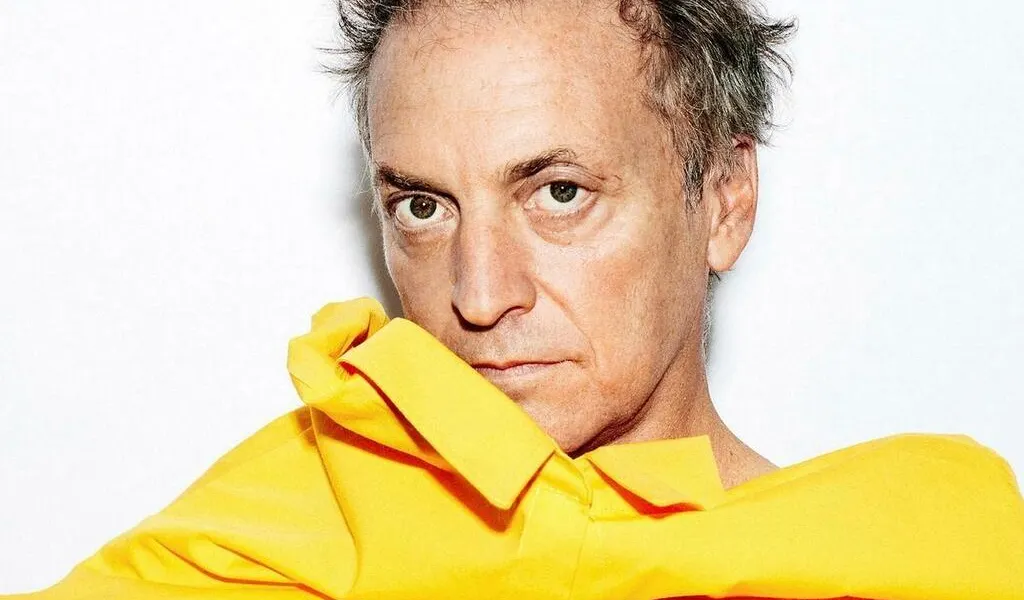 « J’ai un peu le syndrome de Peter Pan » Le chanteur Mathieu Boogaerts en concert à Saint-Lô ...