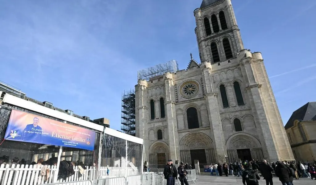La première pierre de la flèche de la basilique Saint-Denis a été posée ...