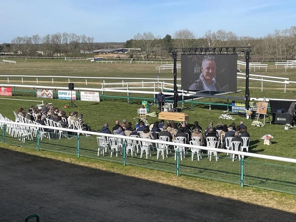Environ 600 personnes rendent hommage à Alexandre Roussel, « un jockey ...