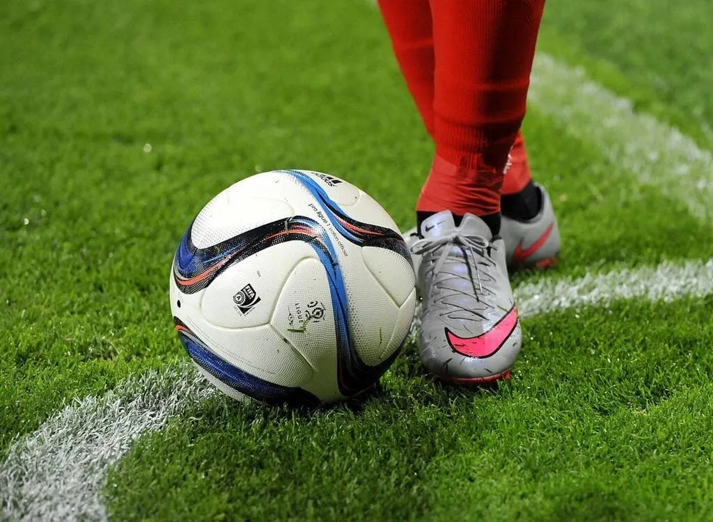 L’ancien footballeur Djamel Menad, international algérien, est mort à ...