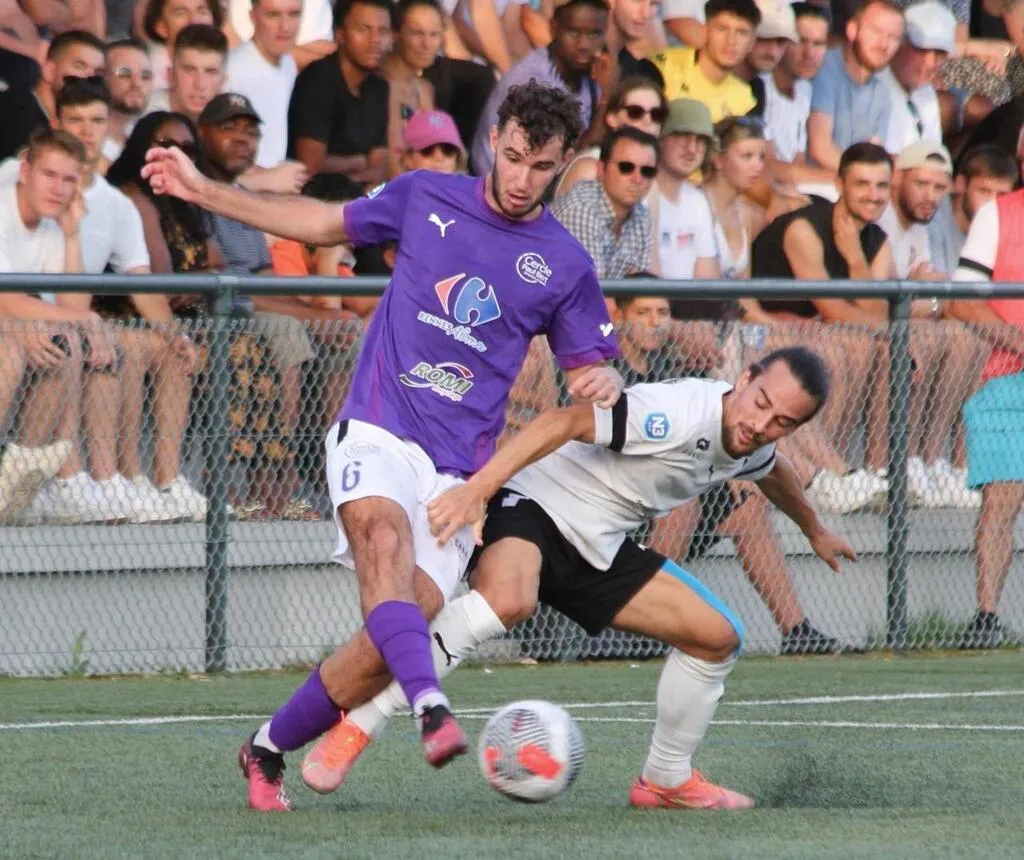 Football. R2 : Thomas Loisel, le regard tourné vers le haut avec ...