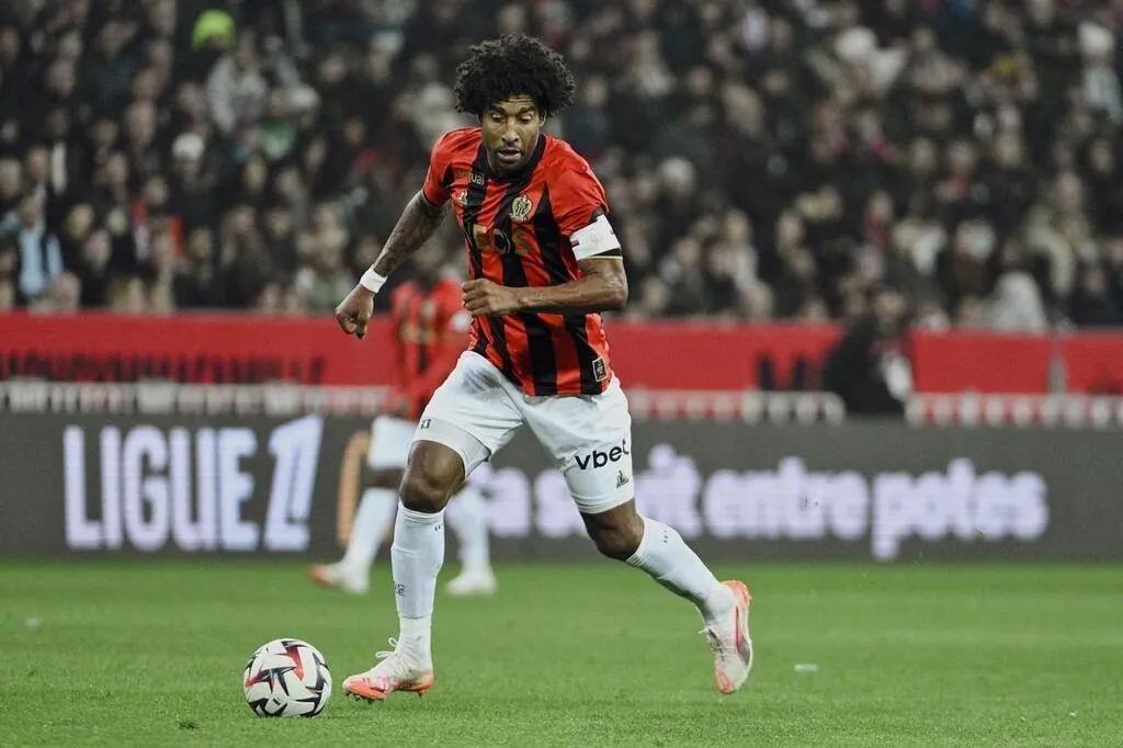RC Strasbourg - OGC Nice. Dante, doyen de la Ligue 1, « un guide ...
