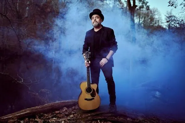 Le guitariste des Côtes-d’Armor, Jean-Charles Guichen, va fêter la ...