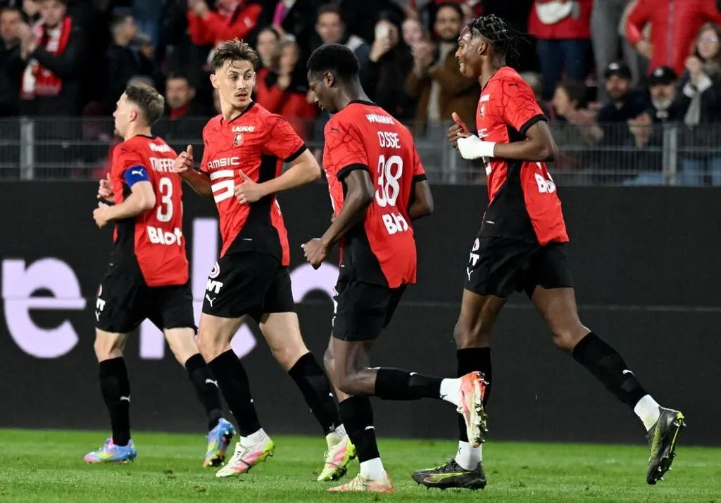 OL - Stade Rennais. Dans une étrange atmosphère, un cap symbolique à ...