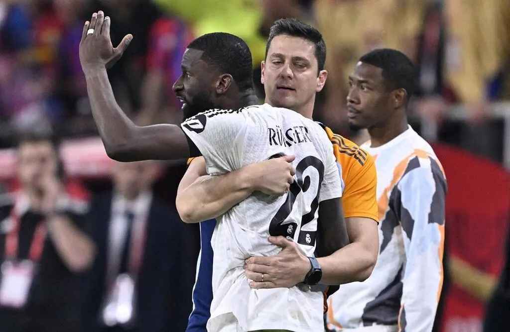 FC Barcelone - Real Madrid. Après avoir « lancé un objet » vers l’arbitre, Rüdiger risque ...