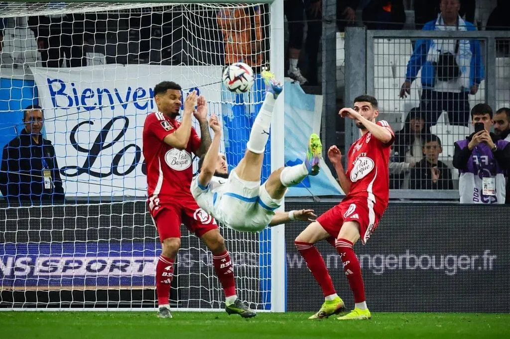 VIDÉO. Contrôle, retourné, petit filet : le superbe but d’Amine Gouiri ...