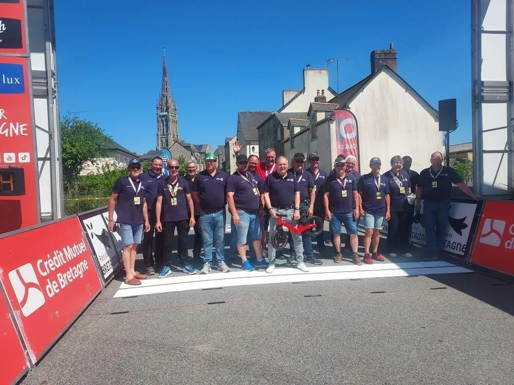 « On est arrivé tôt pour être bien placé »: sur la ligne d’arrivée du Tour de Bretagne - Dinan ...