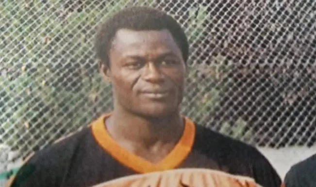 Ancien joueur du Stade lavallois et international camerounais, Emmanuel ...