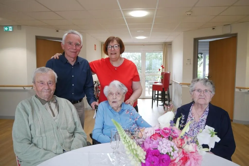 « Un joli moment » : la doyenne des Français et vice-doyenne de l ...