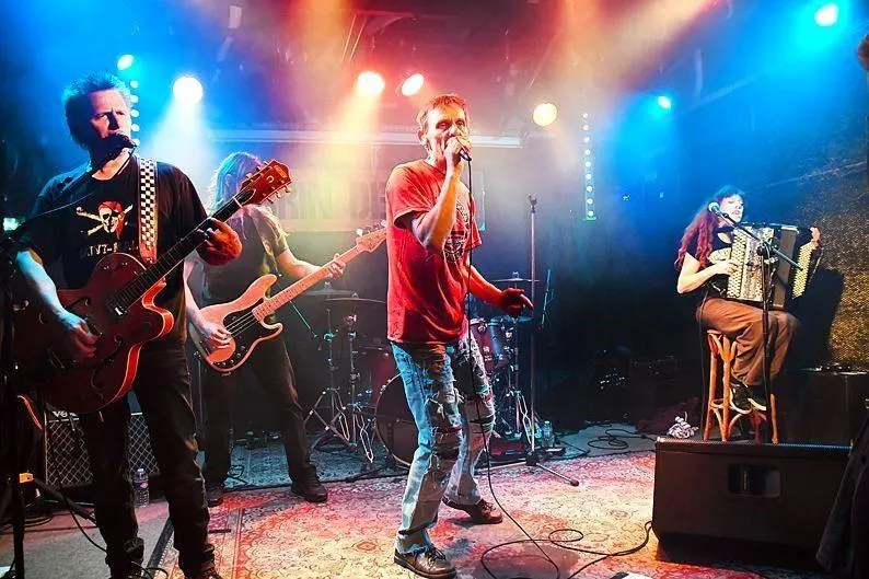 Chanson pop et punk-rock avec Les Naufragés, ce vendredi soir au Pit ...