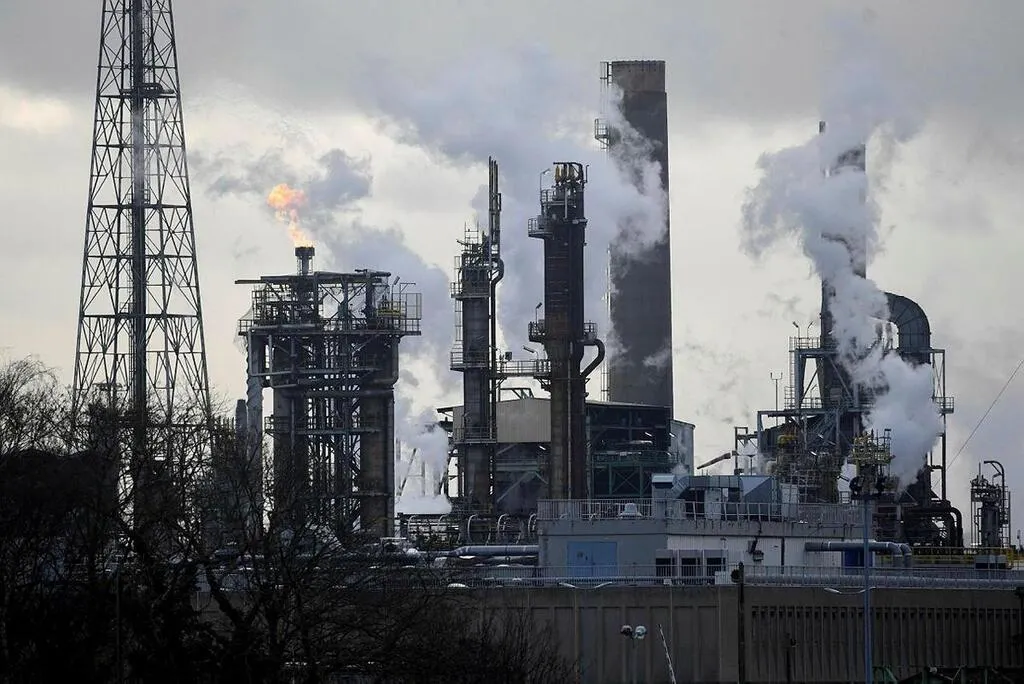 ExxonMobil annonce un projet de vente de la raffinerie de Port-Jérôme ...