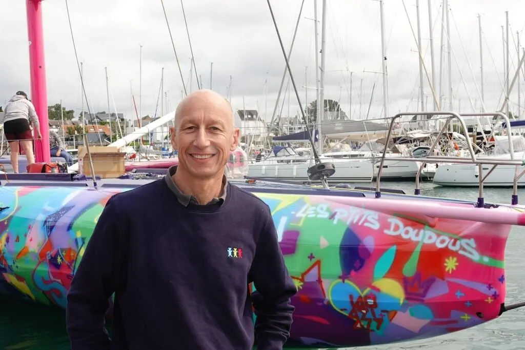 Lors de Débord de Loire, Armel Tripon va baptiser son Imoca « Les P ...