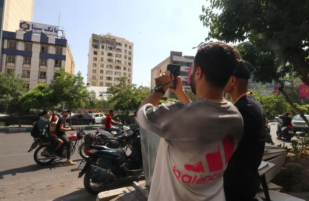 Frappes israéliennes en Iran : à Téhéran, l’humour pour évacuer le ...