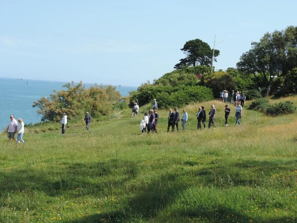 À Dinard, le jardin paysager de Port-Riou fait peau neuve - Rennes ...
