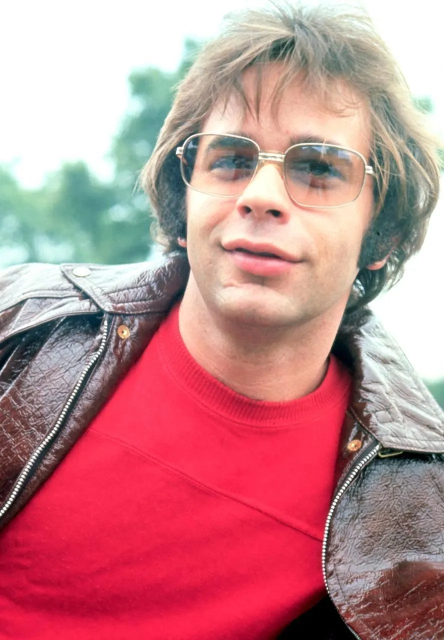 Numéro un des charts dans les années 1960, le chanteur américain Lou ...