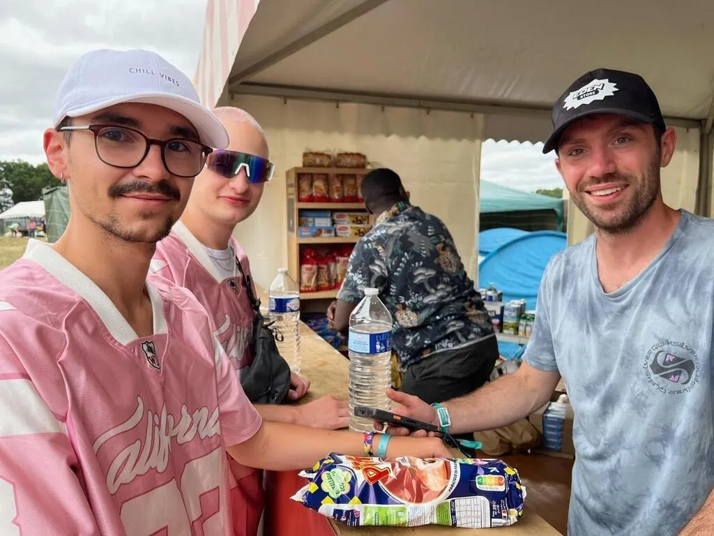 « On a été submergés » : il a lancé sa supérette au camping du festival Bobital L’Armor - Saint ...