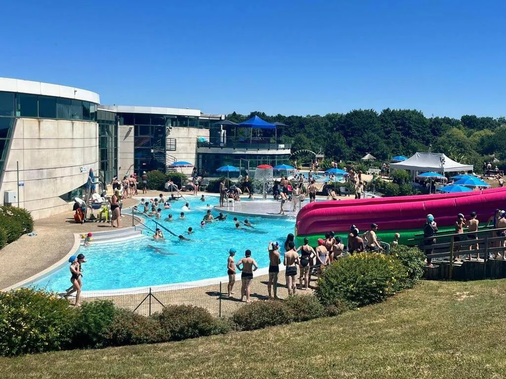 À Laval, gros succès pour la Pool party de l’Aquabulle : l’événement ...