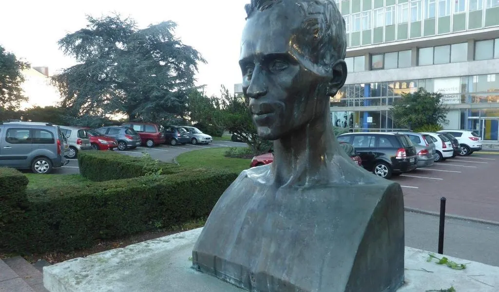 Inventeur du stéthoscope, qui était René Laennec dont l’hôpital Nord ...