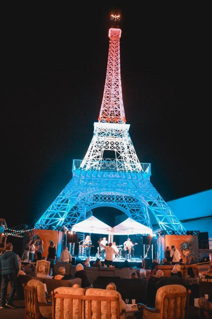 Une soirée-concert sous la Tour Eiffel vendéenne du Ludylab - Les Sables d'Olonne.maville.com
