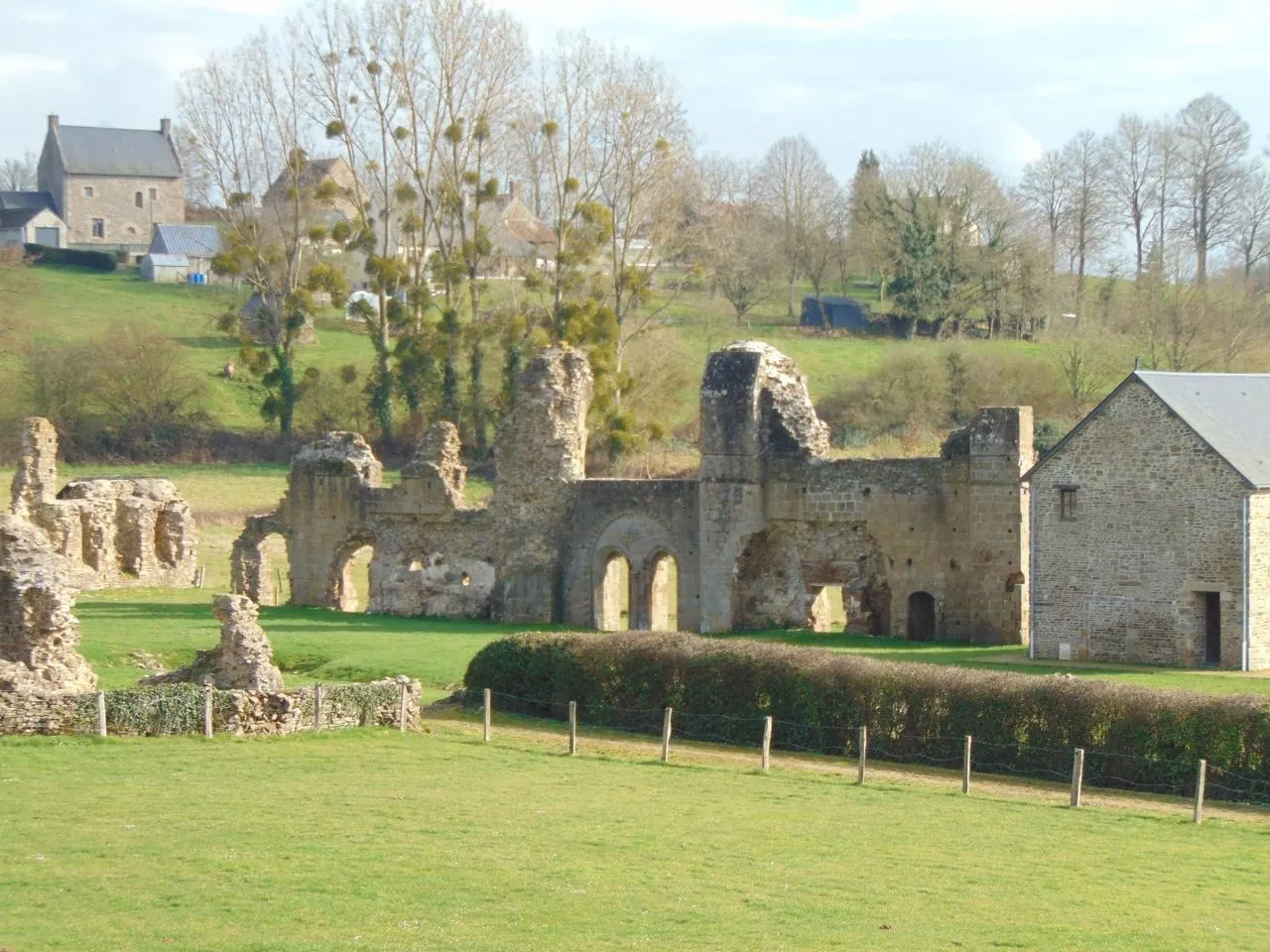 «Des petits bouts de l’histoire de France»: Savigny-le-Vieux affiche ...