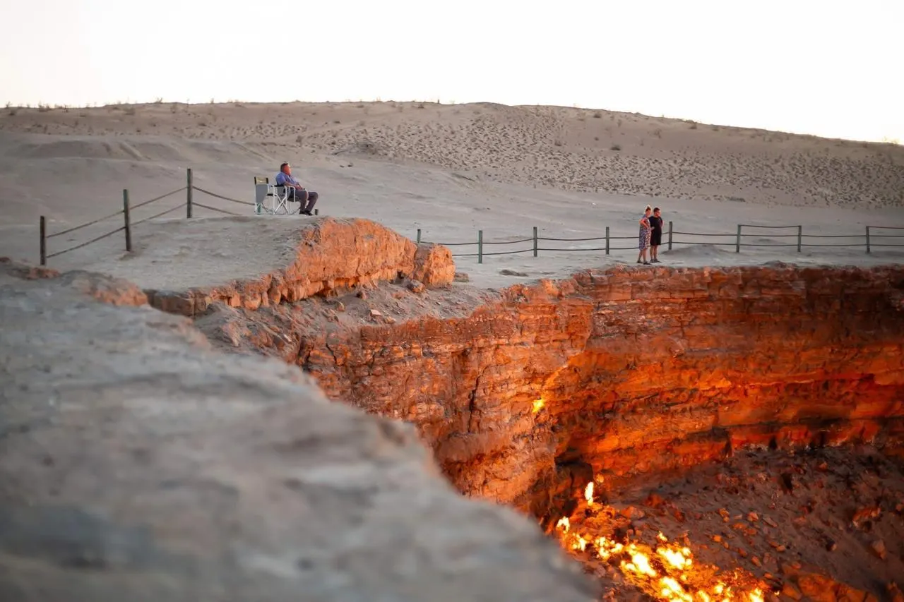 Au Turkménistan, les portes de l’Enfer, qui brûlent depuis près de ...