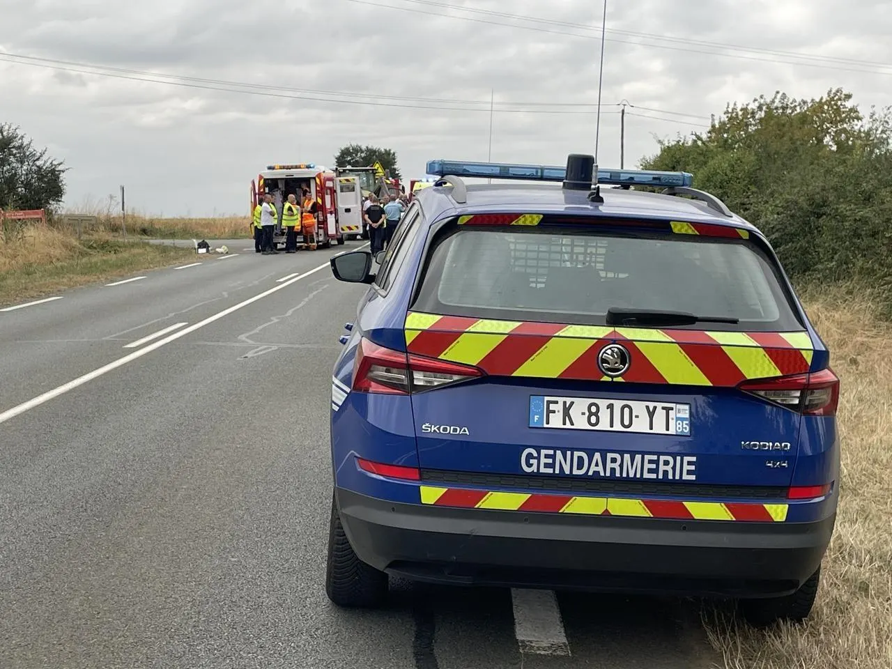 Accident entre une voiture et un tracteur en Vendée : un mort et deux blessés graves, dont un ...