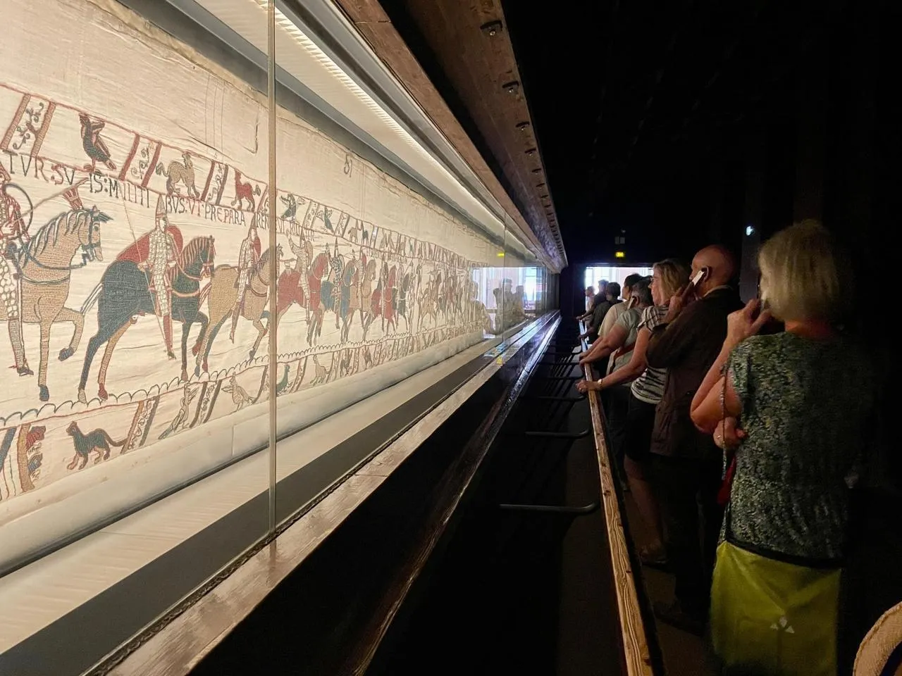 Prêt de la Tapisserie de Bayeux au British Museum : l’Élysée répond aux ...