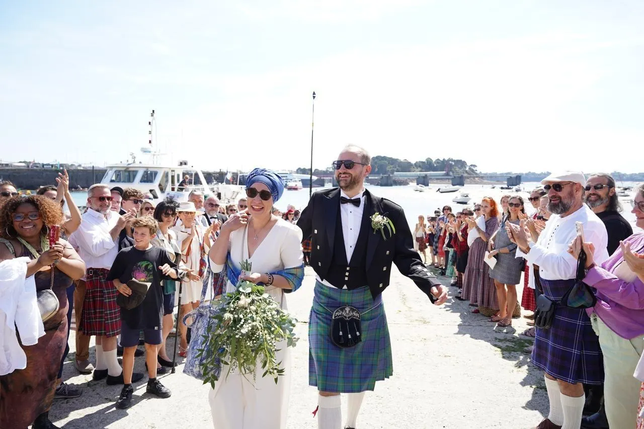 « Une fête d’amour et de liberté » : un ancien prêtre se marie à Saint ...